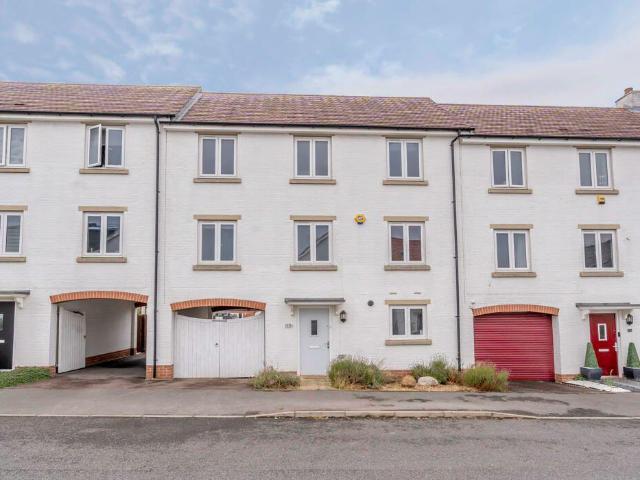 5 bedroom terraced house for sale