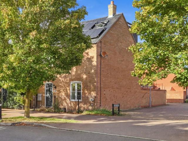 5 bedroom terraced house for sale