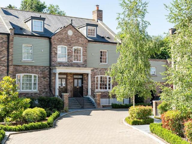 5 bedroom terraced house for sale