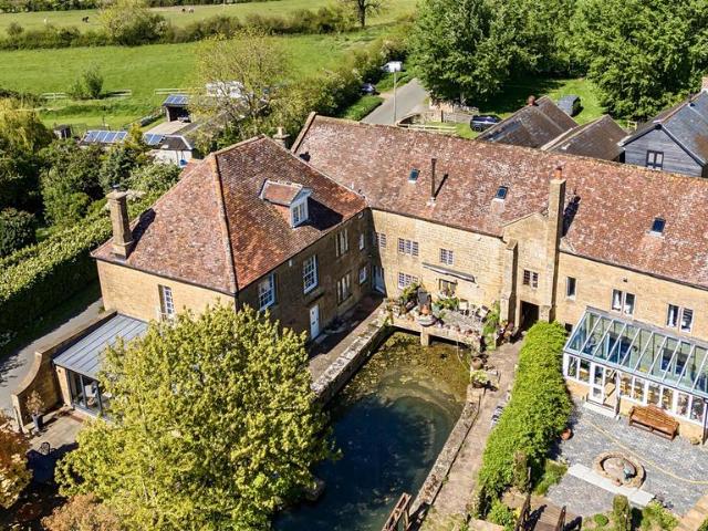 5 bedroom terraced house for sale