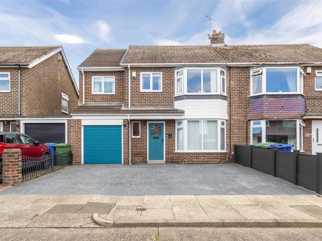 5 bedroom semi detached house for sale