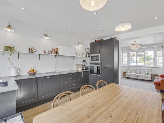 5 bedroom terraced house for sale