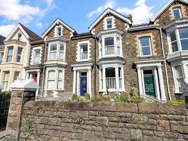 5 bedroom terraced house for sale
