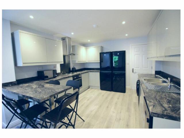 5 bedroom terraced house for sale