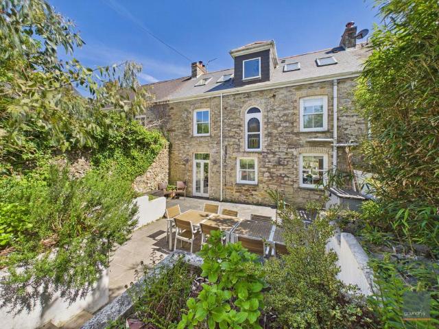 5 bedroom terraced house for sale