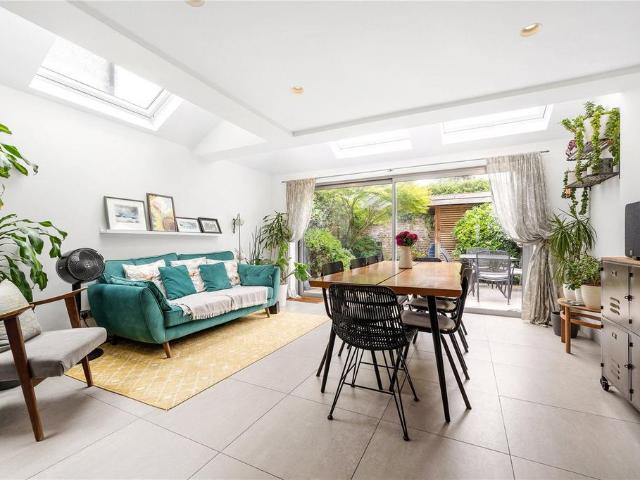 5 bedroom terraced house for sale