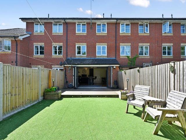 5 bedroom terraced house for sale