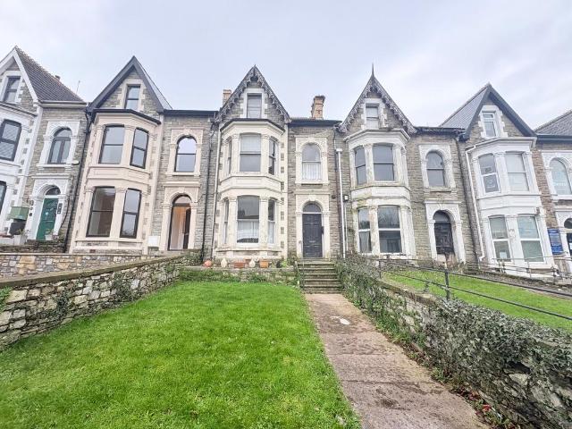 5 bedroom terraced house for sale