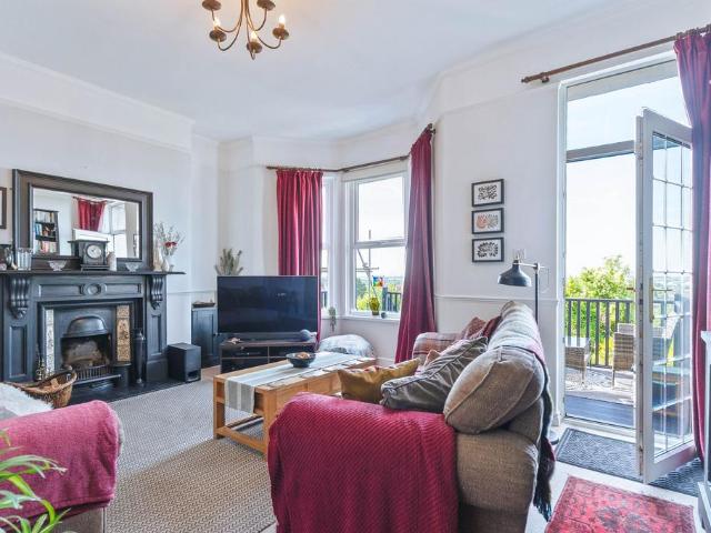 5 bedroom terraced house for sale