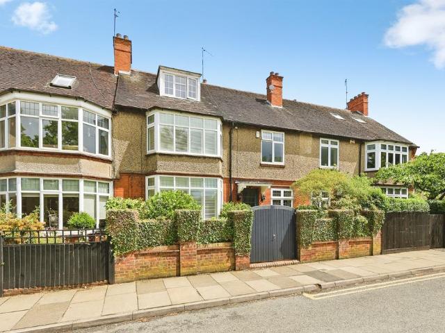 5 bedroom terraced house for sale