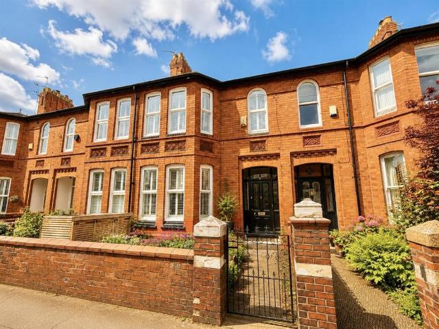 5 bedroom terraced house for sale