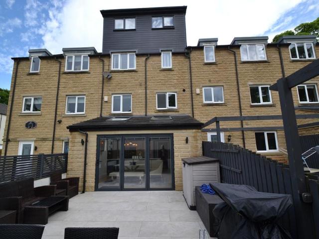 5 bedroom terraced house for sale