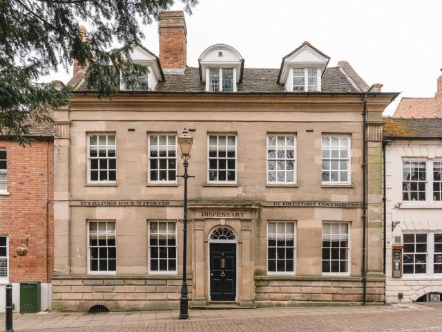 5 bedroom terraced house for sale