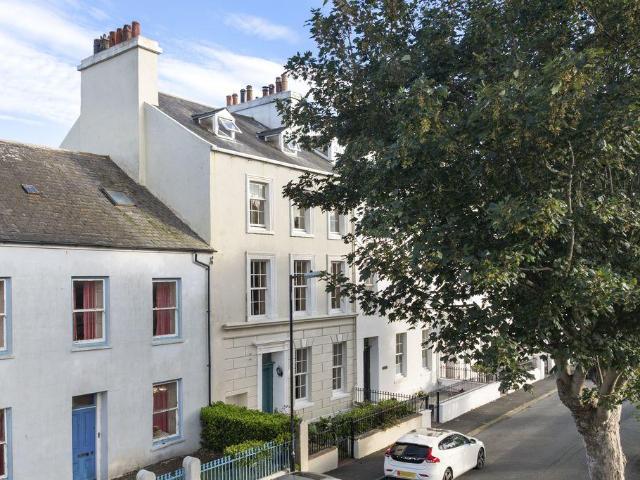 5 bedroom terraced house for sale