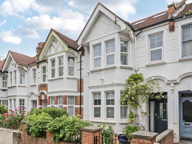 5 bedroom terraced house for sale