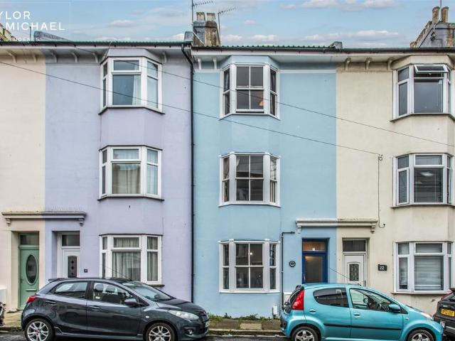5 bedroom terraced house for sale