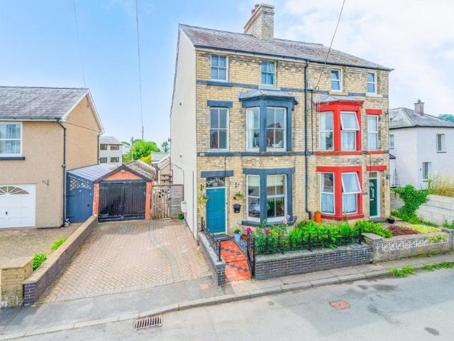 5 bedroom terraced house for sale