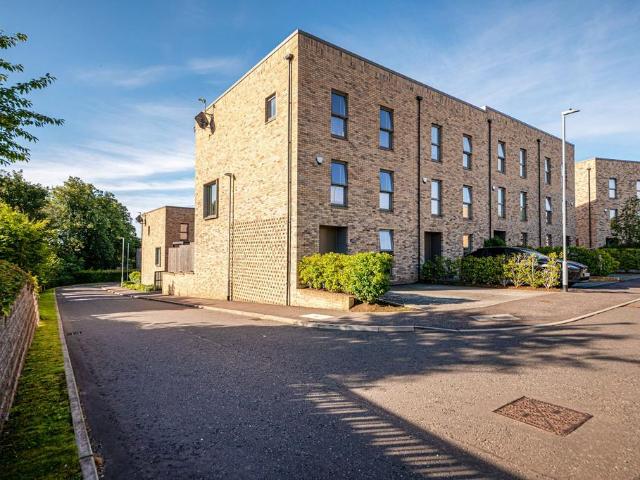 5 bedroom terraced house for sale