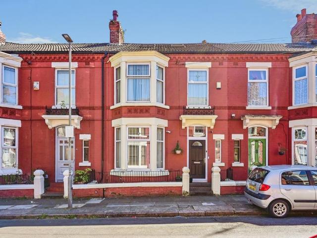 5 bedroom terraced house for sale