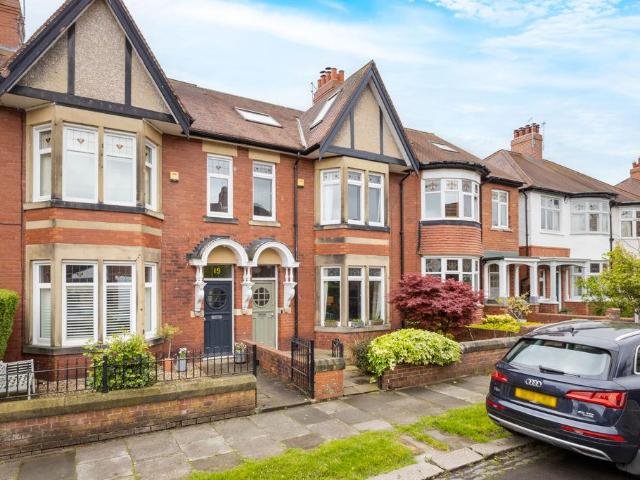 5 bedroom terraced house for sale
