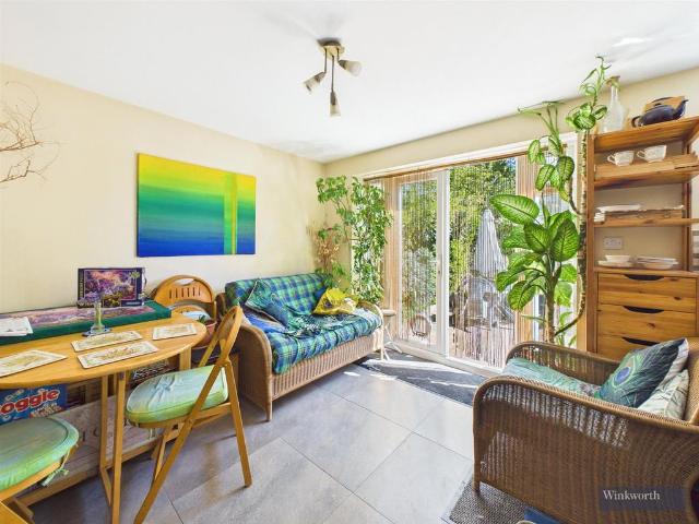 5 bedroom terraced house for sale
