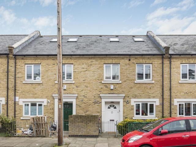 5 bedroom terraced house for sale