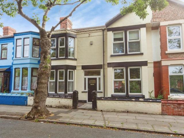 5 bedroom terraced house for sale