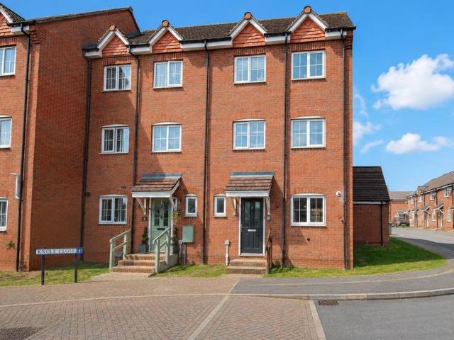5 bedroom terraced house for sale