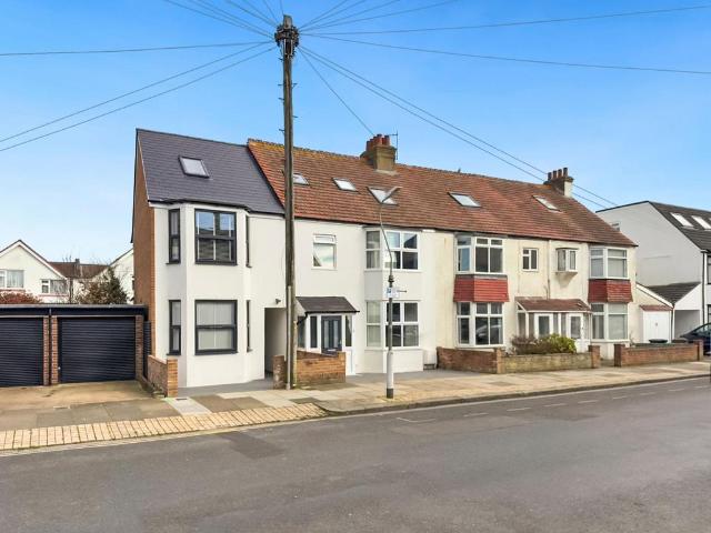 5 bedroom terraced house for sale
