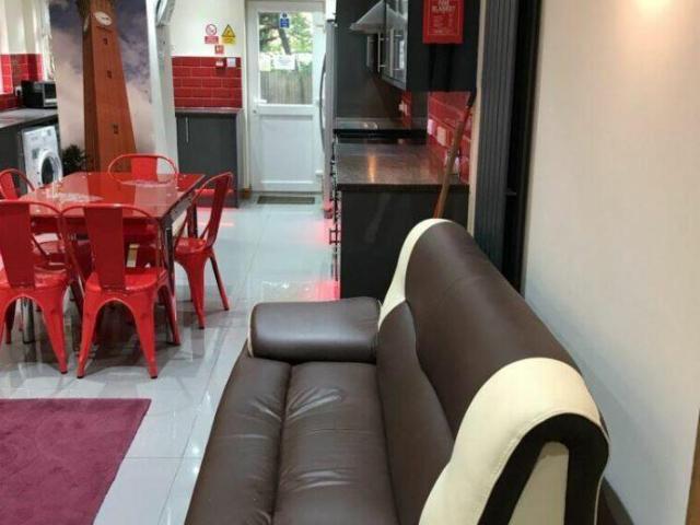5 bedroom terraced house for sale