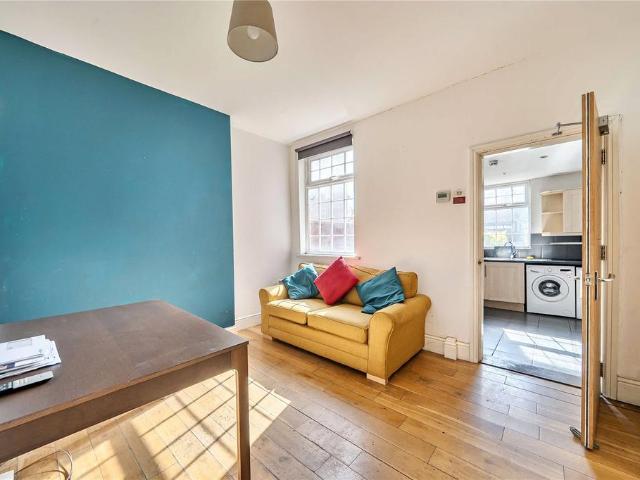 5 bedroom terraced house for sale