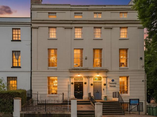 5 bedroom terraced house for sale