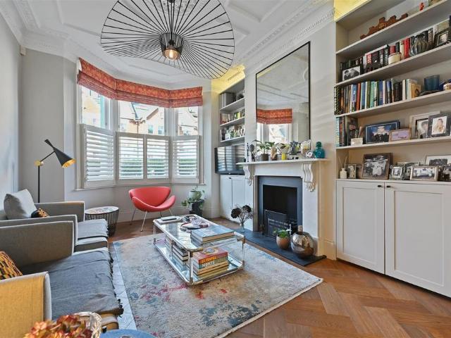 5 bedroom terraced house for sale
