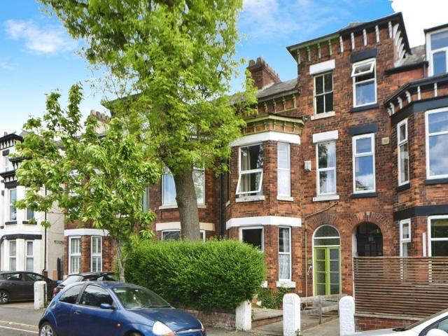 5 bedroom terraced house for sale