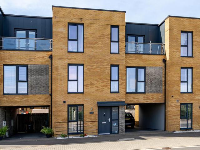 5 bedroom terraced house for sale