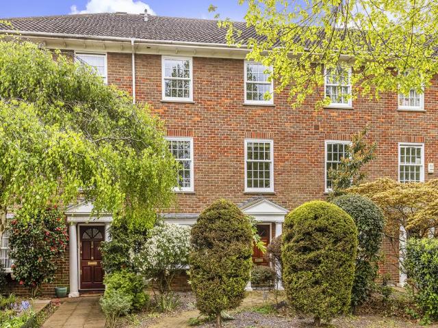5 bedroom terraced house for sale