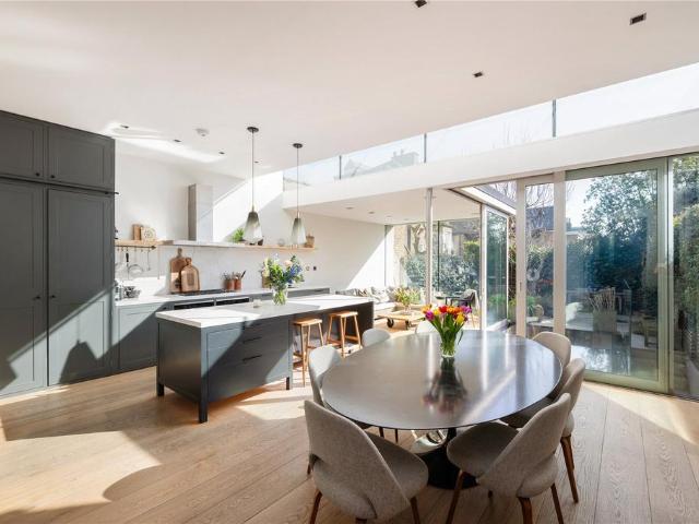 5 bedroom terraced house for sale