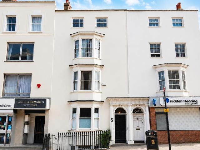 5 bedroom terraced house for sale