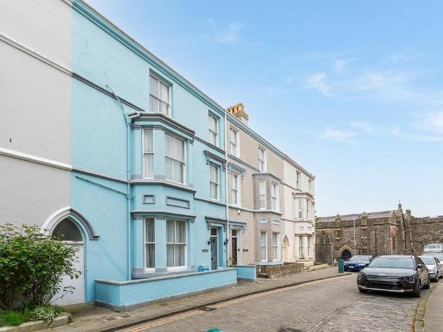 5 bedroom terraced house for sale