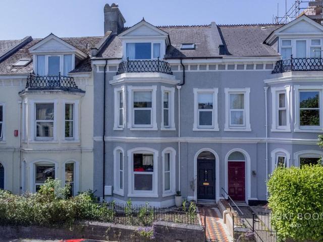 5 bedroom terraced house for sale