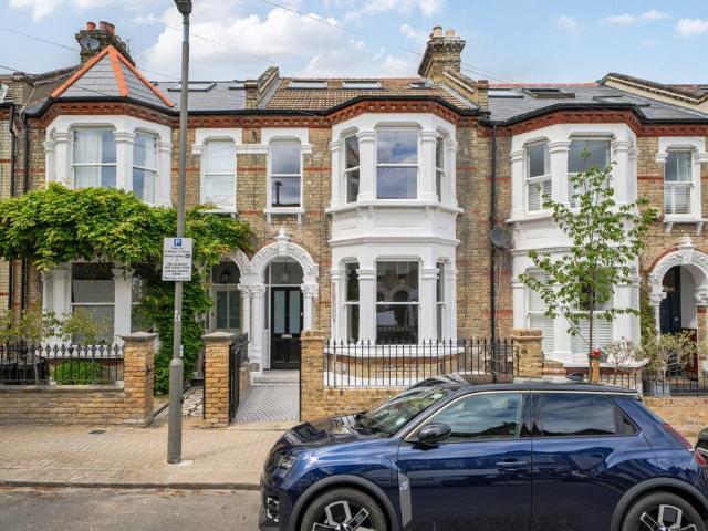 5 bedroom terraced house for sale
