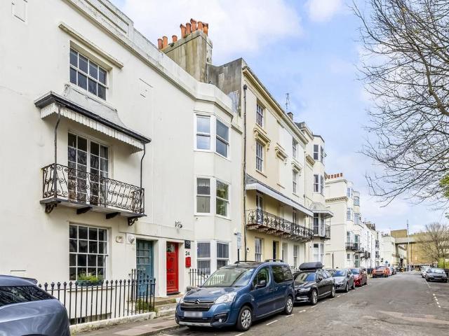 5 bedroom terraced house for sale