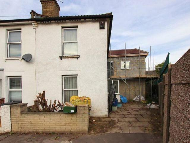 5 bedroom terraced house for sale