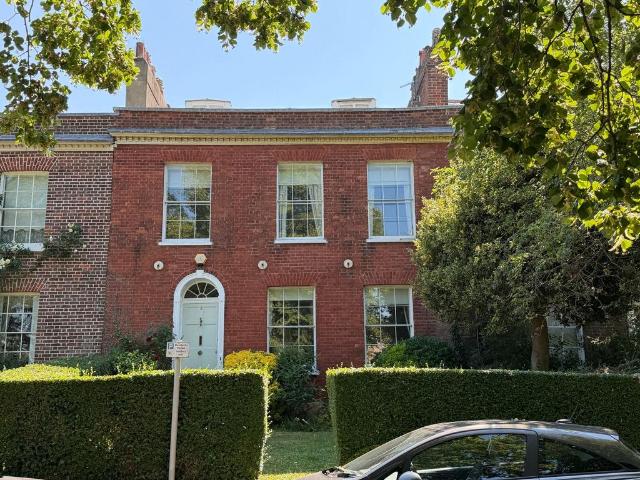 5 bedroom terraced house for sale