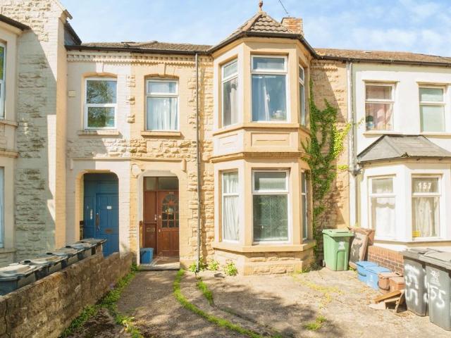 5 bedroom terraced house for sale