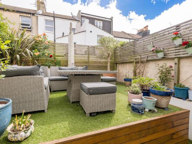 5 bedroom terraced house for sale