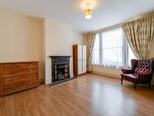 5 bedroom terraced house for sale
