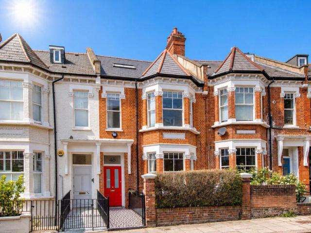 5 bedroom terraced house for sale