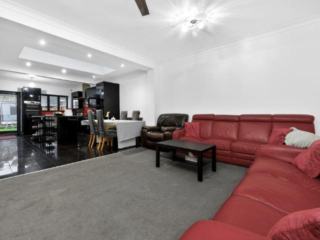 5 bedroom terraced house for sale