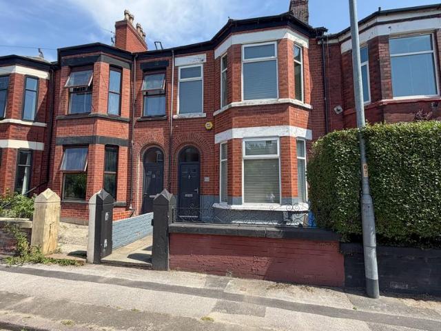 5 bedroom terraced house for sale